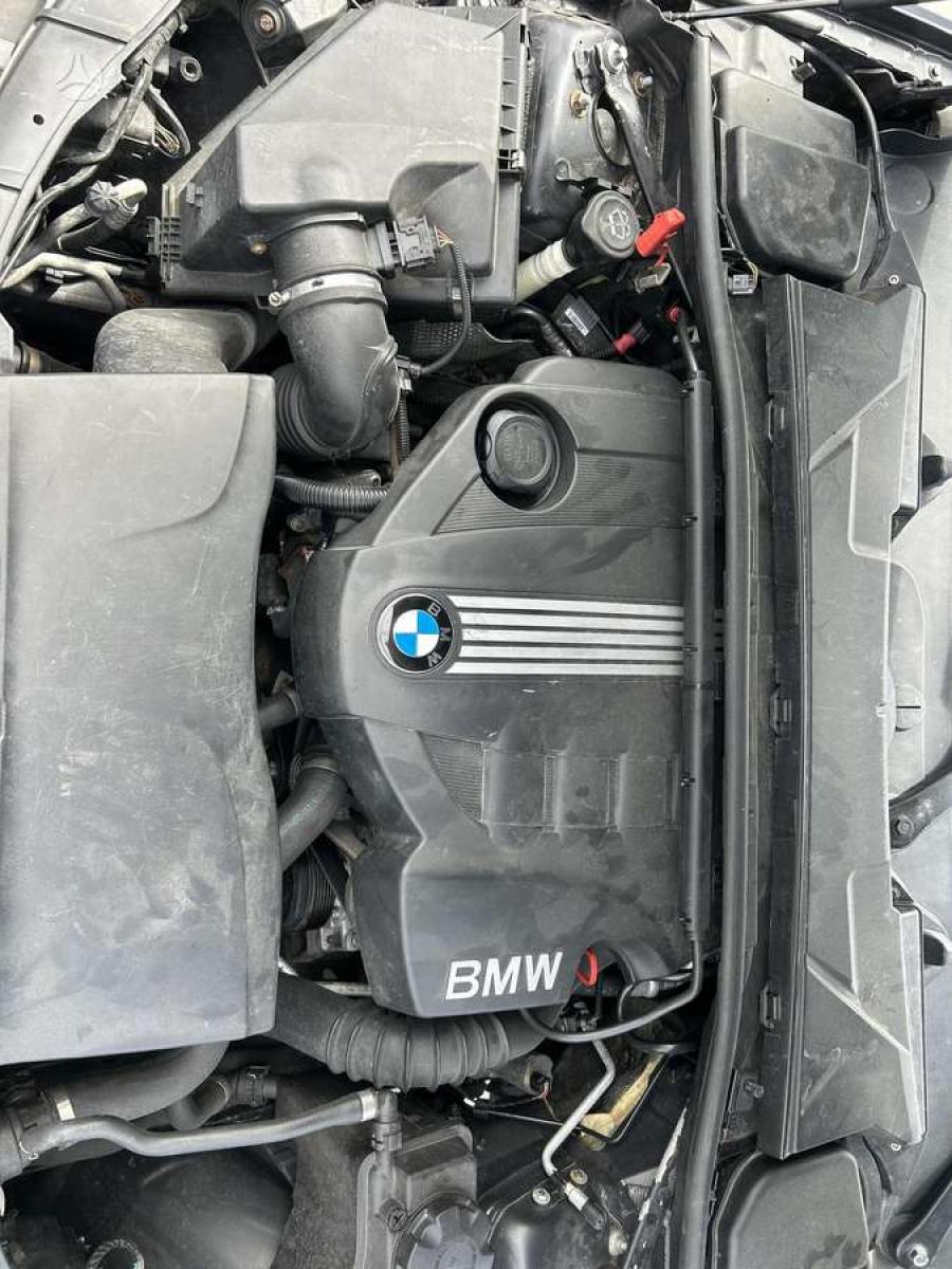 Black BMW 318 2009 in Klaipeda, with an engine capacity of 2.00 L and mileage of 444 thousand km for 3150 €, photo 8 on AUTOMOTO.COM.LV