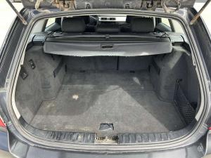 Black BMW 318 2009 in Klaipeda, with an engine capacity of 2.00 L and mileage of 444 thousand km for 3150 €, photo 9 on AUTOMOTO.COM.LV