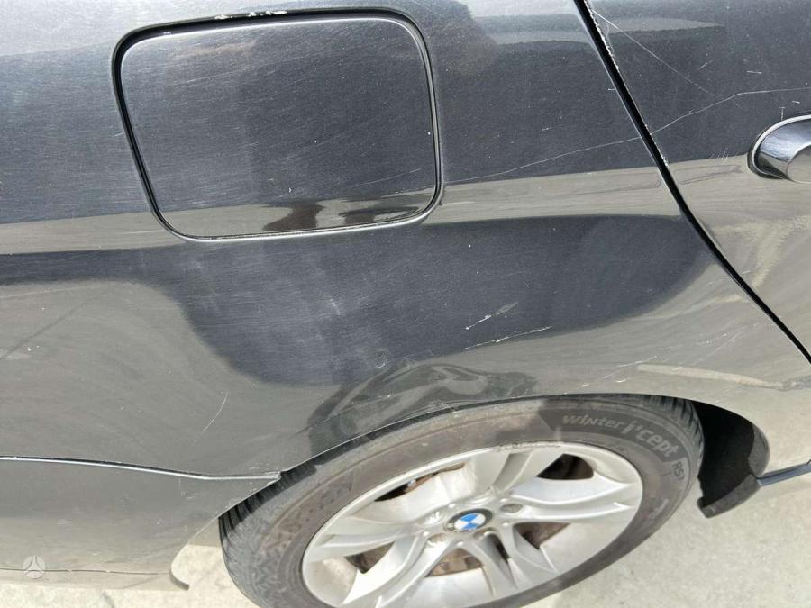 Black BMW 318 2009 in Klaipeda, with an engine capacity of 2.00 L and mileage of 444 thousand km for 3150 €, photo 12 on AUTOMOTO.COM.LV