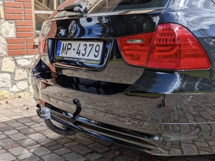 Black BMW 318 2009 in Sigulda, with an engine capacity of 2.00 L and mileage of 333 thousand km for 4390 €, photo 16 on AUTOMOTO.COM.LV