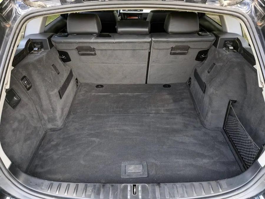 Black BMW 318 2009 in Sigulda, with an engine capacity of 2.00 L and mileage of 333 thousand km for 4390 €, photo 19 on AUTOMOTO.COM.LV