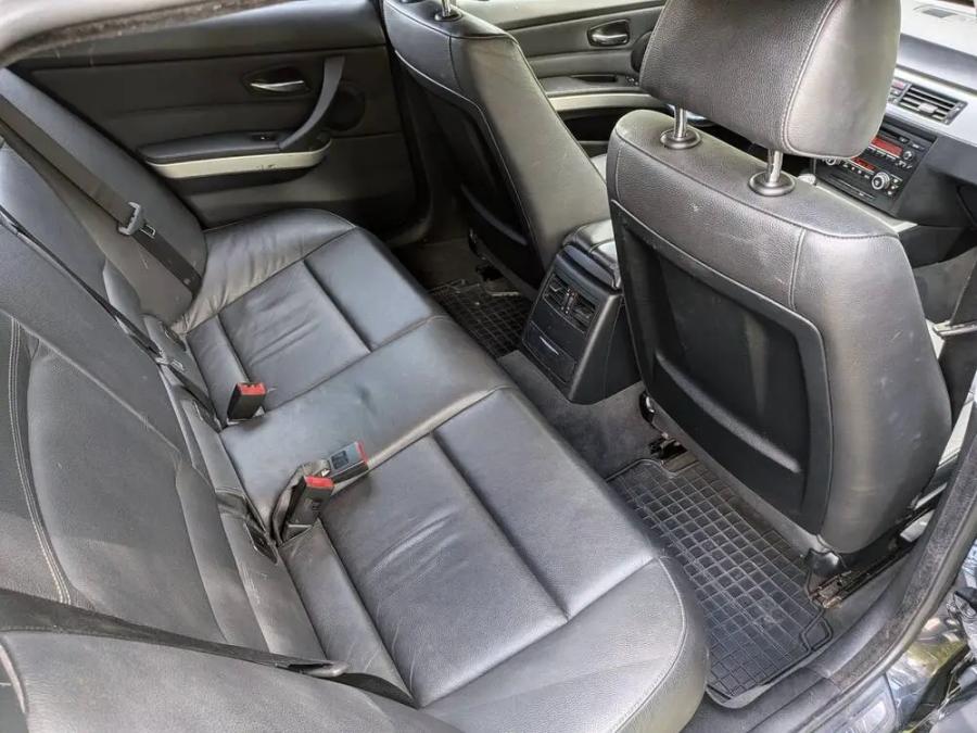 Black BMW 318 2009 in Sigulda, with an engine capacity of 2.00 L and mileage of 333 thousand km for 4390 €, photo 25 on AUTOMOTO.COM.LV