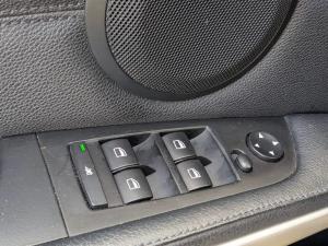 Black BMW 318 2009 in Sigulda, with an engine capacity of 2.00 L and mileage of 333 thousand km for 4390 €, photo 26 on AUTOMOTO.COM.LV