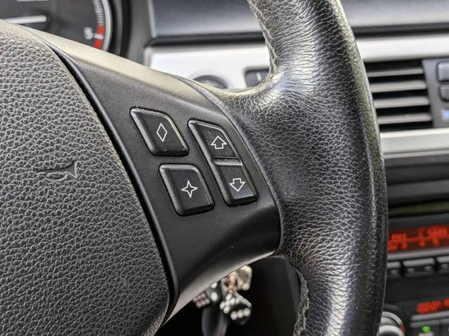 Black BMW 318 2009 in Sigulda, with an engine capacity of 2.00 L and mileage of 333 thousand km for 4390 €, photo 31 on AUTOMOTO.COM.LV