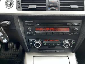 Black BMW 318 2009 in Sigulda, with an engine capacity of 2.00 L and mileage of 333 thousand km for 4390 €, photo 32 on AUTOMOTO.COM.LV
