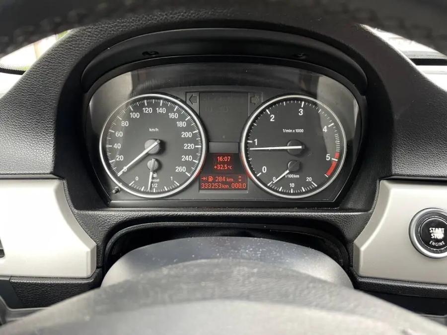 Black BMW 318 2009 in Sigulda, with an engine capacity of 2.00 L and mileage of 333 thousand km for 4390 €, photo 34 on AUTOMOTO.COM.LV