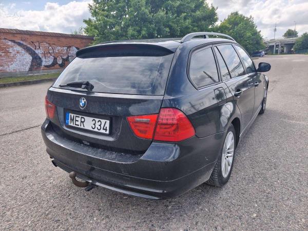 Black BMW 318 2009 in Siauliai, with an engine capacity of 2.00 L and mileage of 261 thousand km for 2950 €, photo 6 on AUTOMOTO.COM.LV