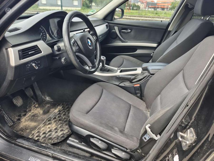 Melns BMW 318 2009 Šauļi, ar dzinēja tilpumu 2.00 L un nobraukumu 261 tūkst. km par 2950 €, foto 10 vietnē AUTOMOTO.COM.LV