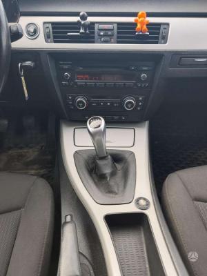 Melns BMW 318 2009 Šauļi, ar dzinēja tilpumu 2.00 L un nobraukumu 261 tūkst. km par 2950 €, foto 12 vietnē AUTOMOTO.COM.LV