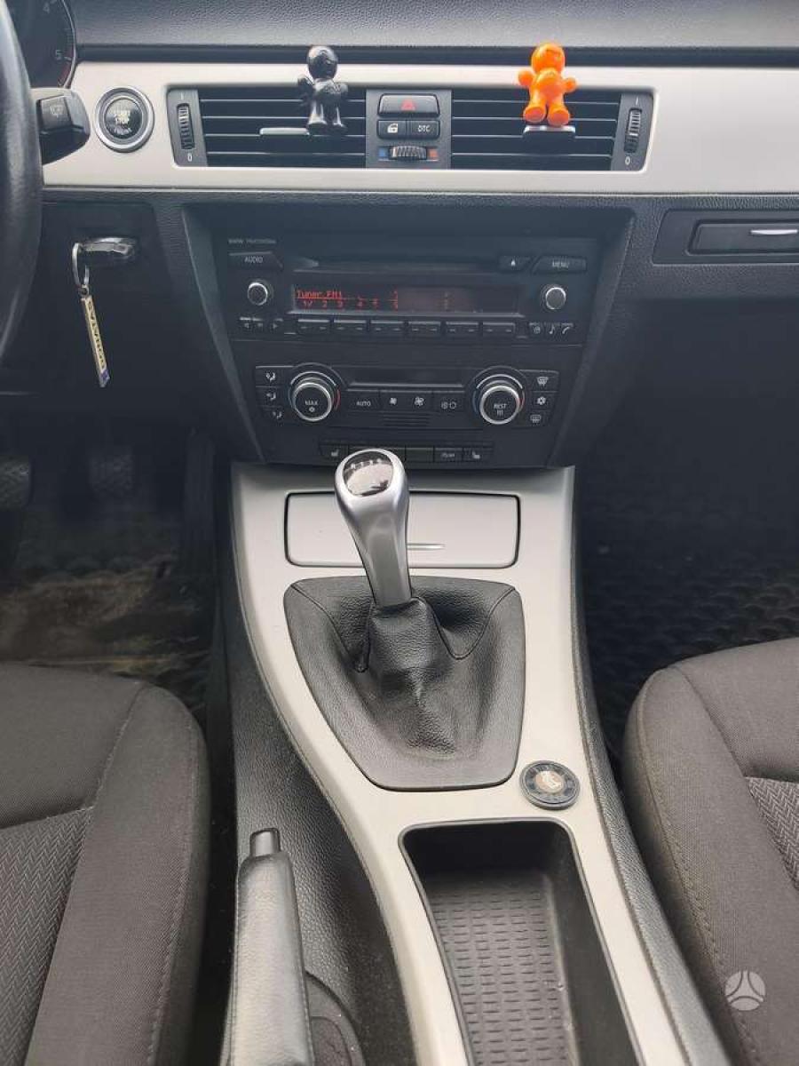 Melns BMW 318 2009 Šauļi, ar dzinēja tilpumu 2.00 L un nobraukumu 261 tūkst. km par 2950 €, foto 12 vietnē AUTOMOTO.COM.LV
