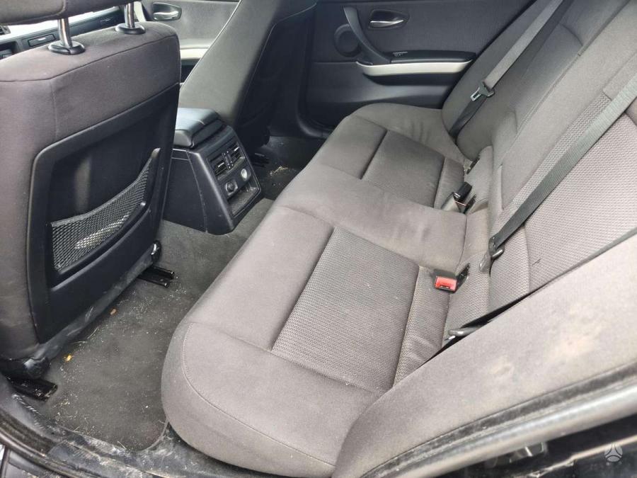 Melns BMW 318 2009 Šauļi, ar dzinēja tilpumu 2.00 L un nobraukumu 261 tūkst. km par 2950 €, foto 14 vietnē AUTOMOTO.COM.LV