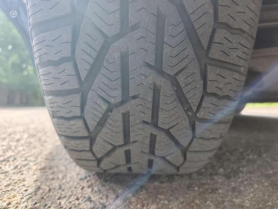 Melns BMW 318 2009 Šauļi, ar dzinēja tilpumu 2.00 L un nobraukumu 261 tūkst. km par 2950 €, foto 15 vietnē AUTOMOTO.COM.LV