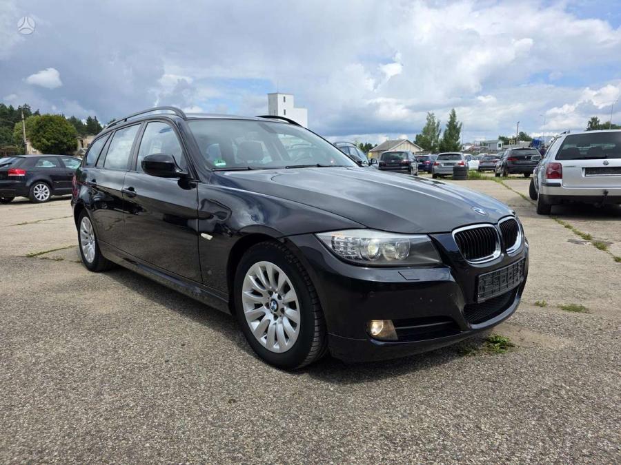 Black BMW 318 2009 in Utena, with an engine capacity of 2.00 L and mileage of 195 thousand km for 3550 €, photo 1 on AUTOMOTO.COM.LV