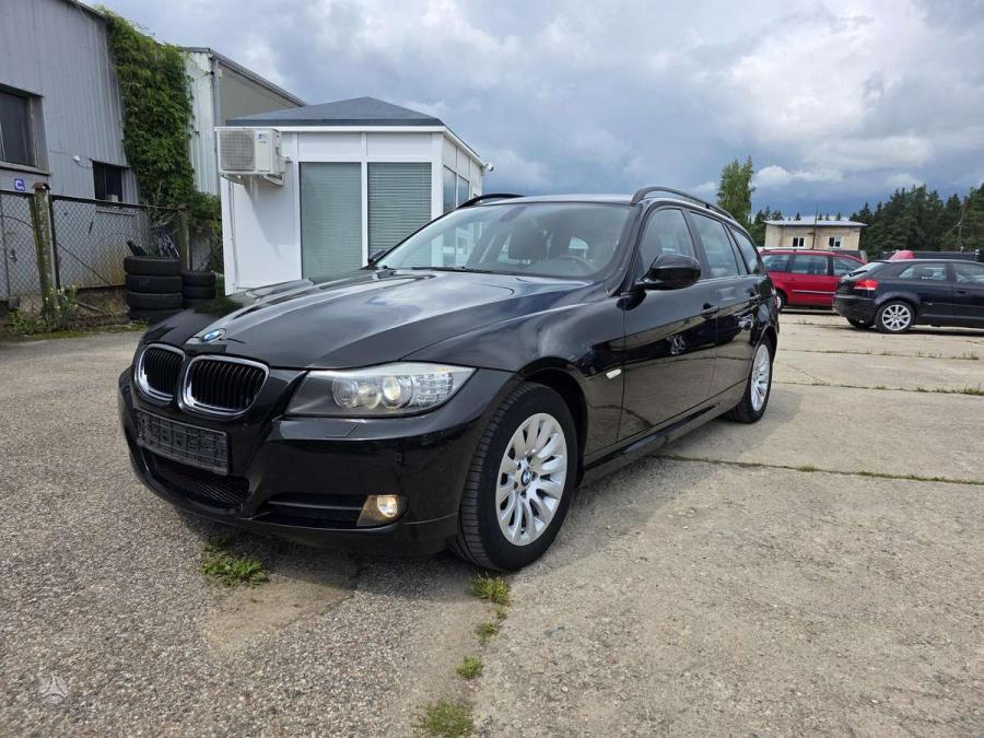 Black BMW 318 2009 in Utena, with an engine capacity of 2.00 L and mileage of 195 thousand km for 3550 €, photo 3 on AUTOMOTO.COM.LV