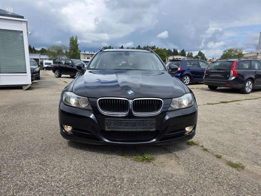 Black BMW 318 2009 in Utena, with an engine capacity of 2.00 L and mileage of 195 thousand km for 3550 €, photo 8 on AUTOMOTO.COM.LV