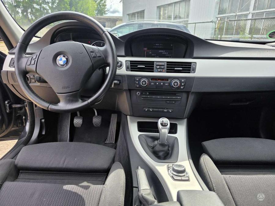 Black BMW 318 2009 in Utena, with an engine capacity of 2.00 L and mileage of 195 thousand km for 3550 €, photo 11 on AUTOMOTO.COM.LV