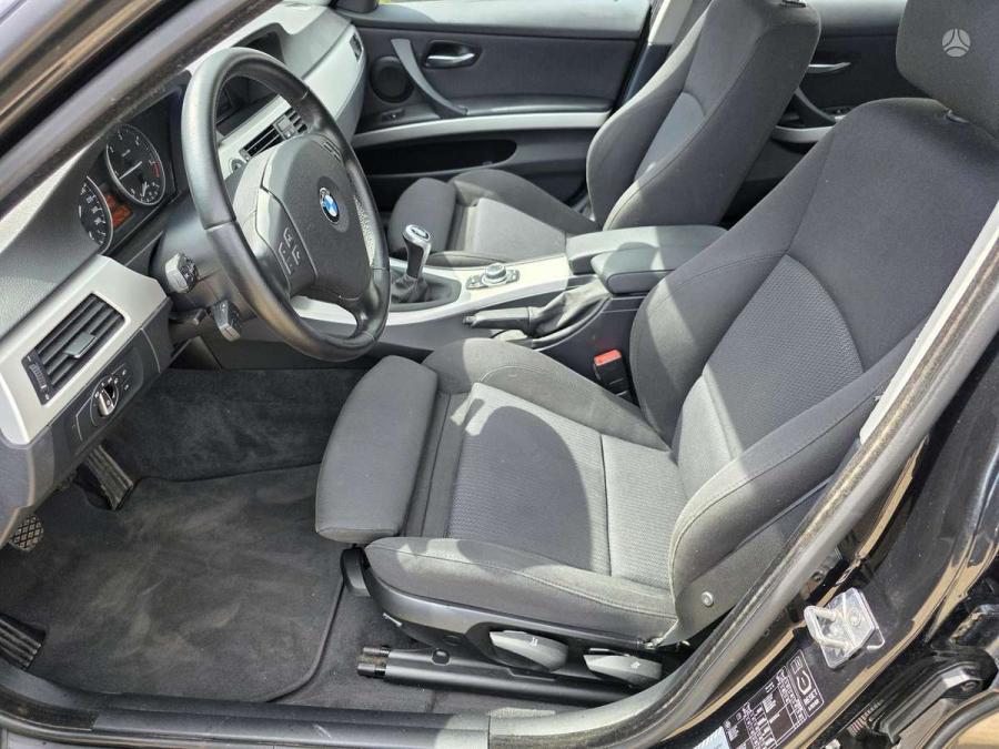 Black BMW 318 2009 in Utena, with an engine capacity of 2.00 L and mileage of 195 thousand km for 3550 €, photo 12 on AUTOMOTO.COM.LV
