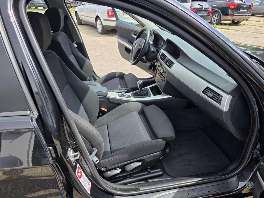 Black BMW 318 2009 in Utena, with an engine capacity of 2.00 L and mileage of 195 thousand km for 3550 €, photo 13 on AUTOMOTO.COM.LV