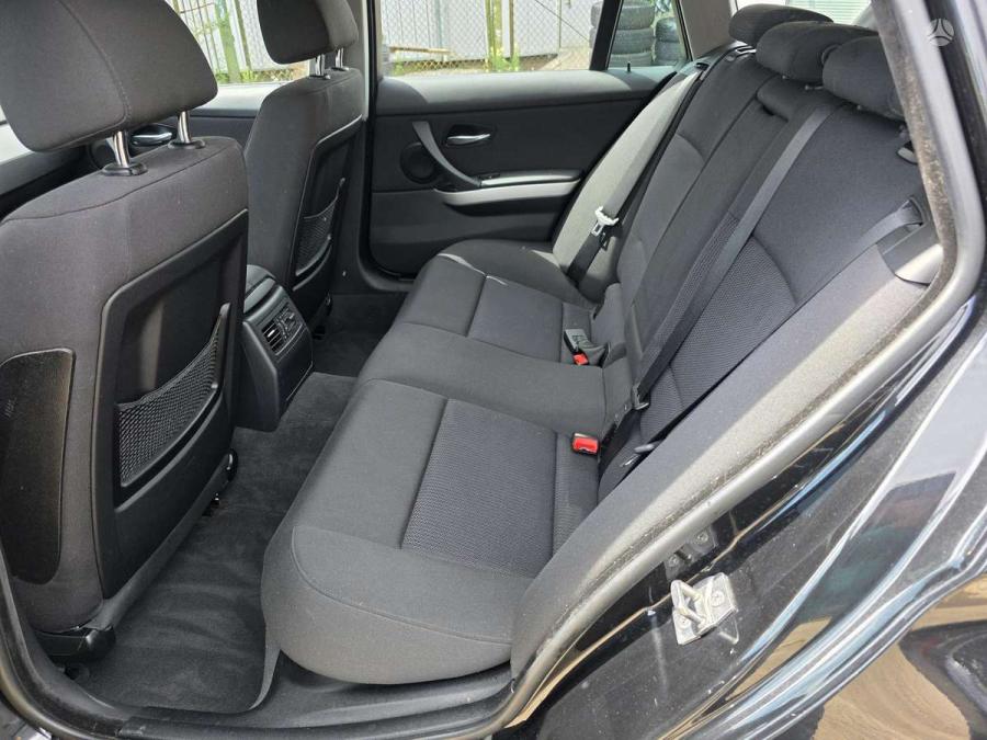 Black BMW 318 2009 in Utena, with an engine capacity of 2.00 L and mileage of 195 thousand km for 3550 €, photo 14 on AUTOMOTO.COM.LV