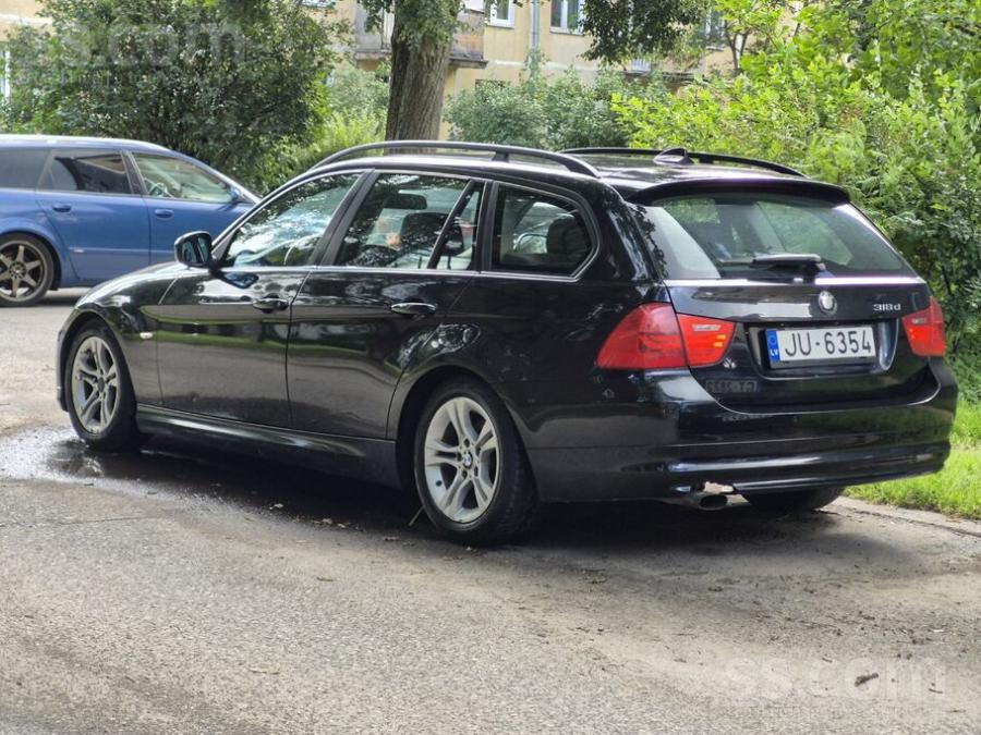 Black BMW 318 2009 in Riga, with an engine capacity of 2.00 L and mileage of 360 thousand km for 3200 €, photo 4 on AUTOMOTO.COM.LV