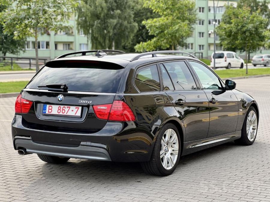 Black BMW 318 2009 in Riga, with an engine capacity of 2.00 L and mileage of 272 thousand km for 5390 €, photo 4 on AUTOMOTO.COM.LV