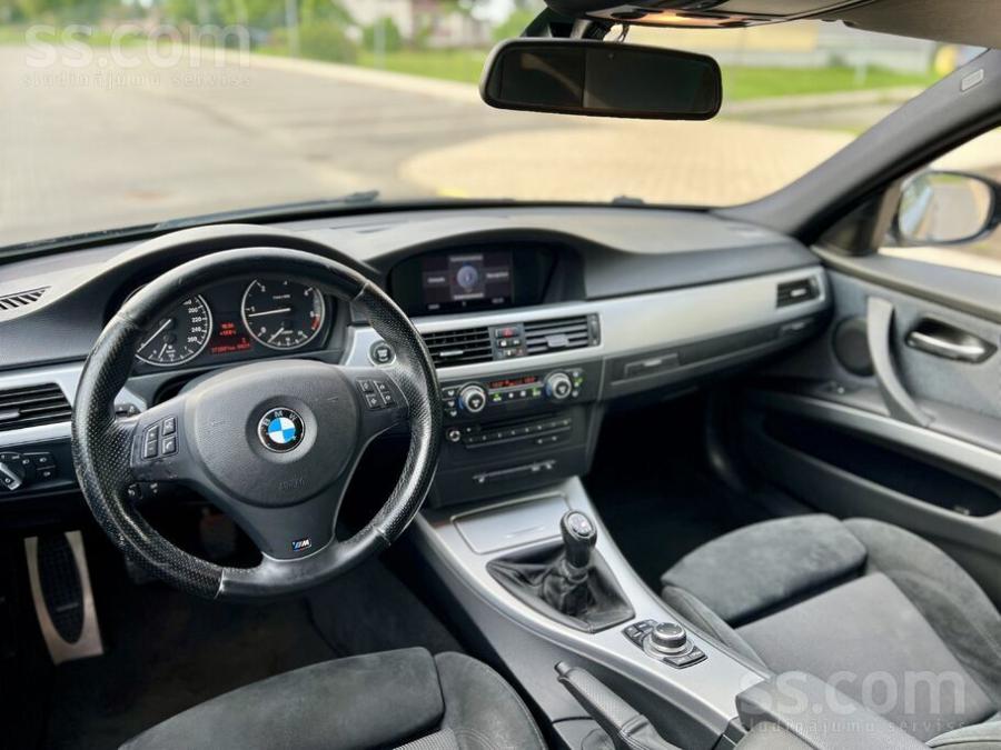 Black BMW 318 2009 in Riga, with an engine capacity of 2.00 L and mileage of 272 thousand km for 5390 €, photo 8 on AUTOMOTO.COM.LV