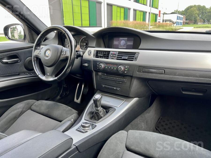 Black BMW 318 2009 in Riga, with an engine capacity of 2.00 L and mileage of 272 thousand km for 5390 €, photo 9 on AUTOMOTO.COM.LV