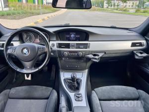 Black BMW 318 2009 in Riga, with an engine capacity of 2.00 L and mileage of 272 thousand km for 5390 €, photo 10 on AUTOMOTO.COM.LV