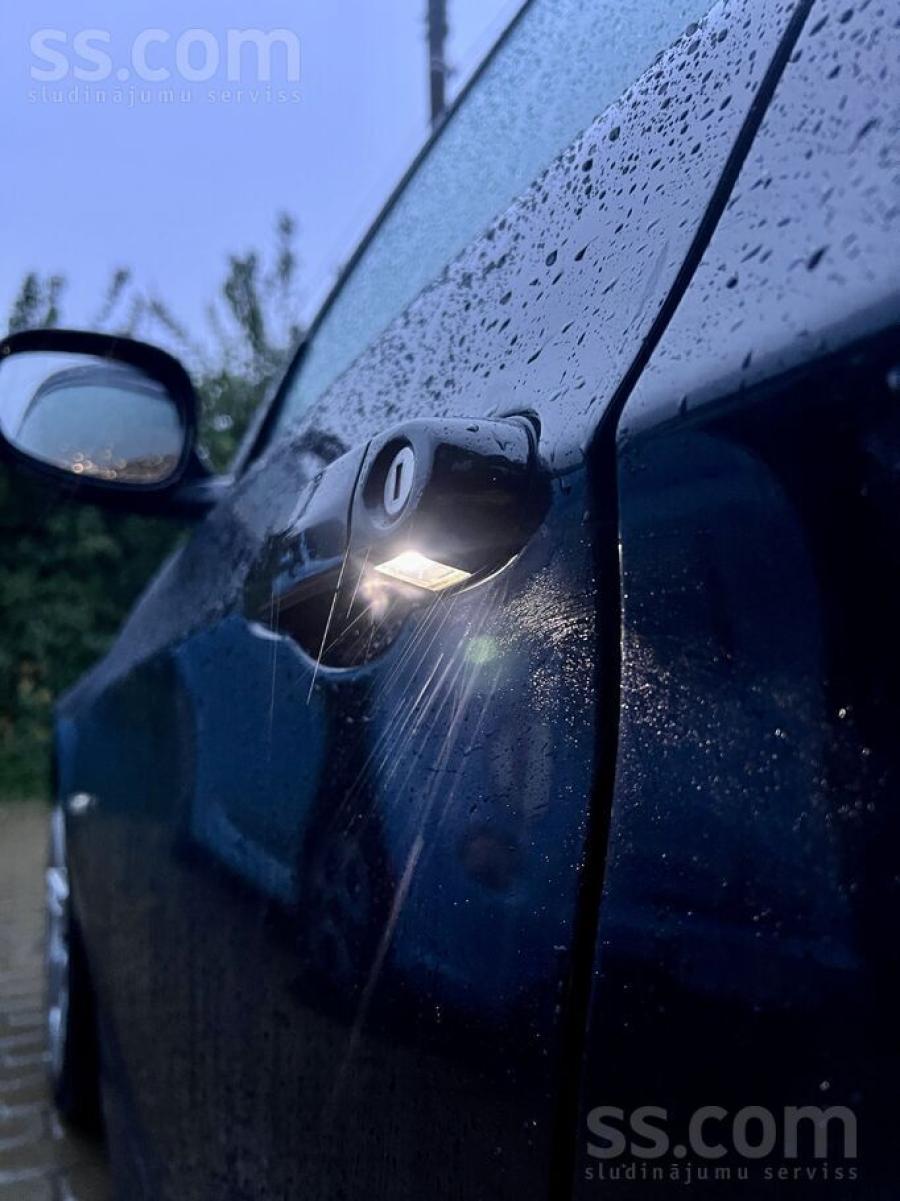 Black BMW 318 2009 in Riga, with an engine capacity of 2.00 L and mileage of 272 thousand km for 5390 €, photo 22 on AUTOMOTO.COM.LV