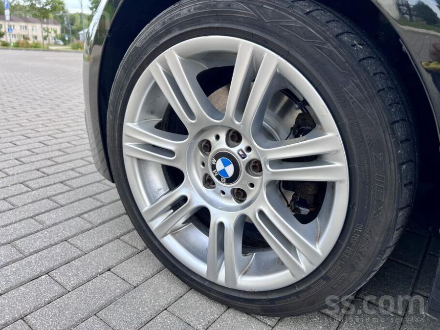 Black BMW 318 2009 in Riga, with an engine capacity of 2.00 L and mileage of 272 thousand km for 5390 €, photo 23 on AUTOMOTO.COM.LV