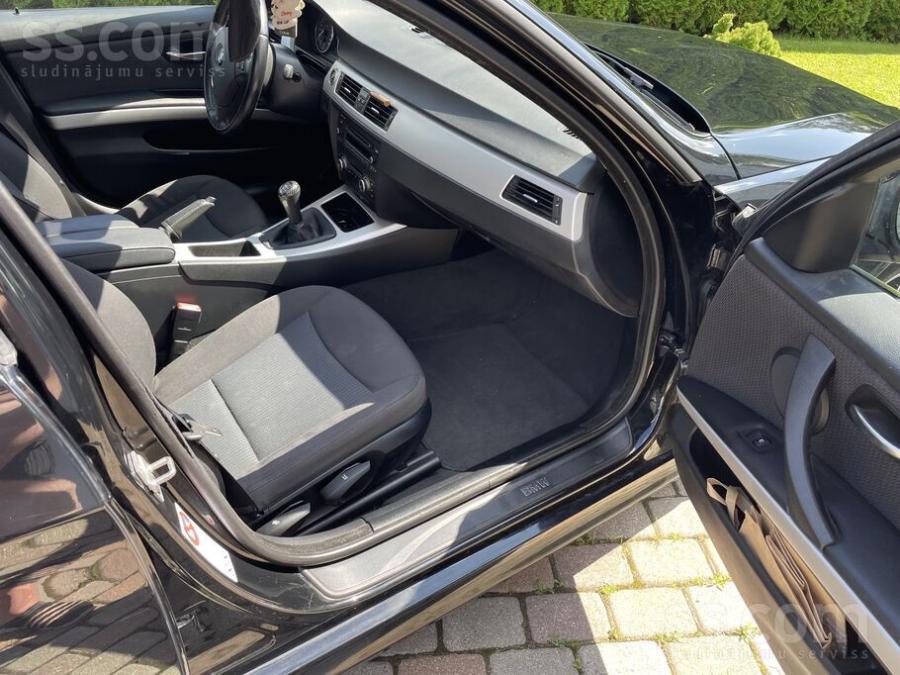 Melns BMW 318 2009 Rīga, ar dzinēja tilpumu 2.00 L un nobraukumu 300 tūkst. km par 4650 €, foto 12 vietnē AUTOMOTO.COM.LV