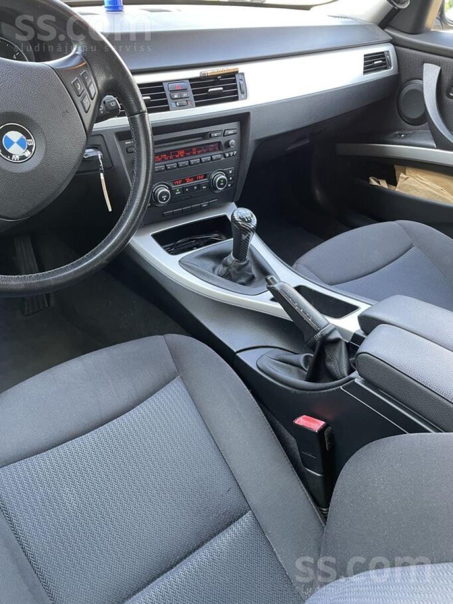 Melns BMW 318 2009 Rīga, ar dzinēja tilpumu 2.00 L un nobraukumu 300 tūkst. km par 4650 €, foto 17 vietnē AUTOMOTO.COM.LV