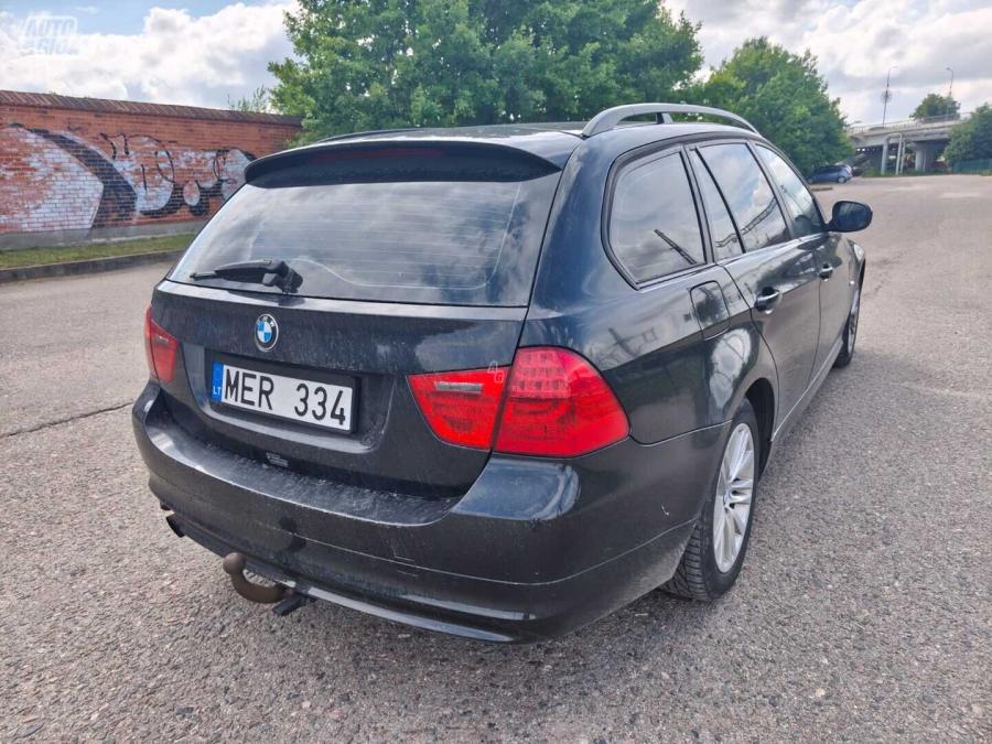 Black BMW 318 2009 in Siauliai, with an engine capacity of 2.00 L and mileage of 261 thousand km for 2950 €, photo 5 on AUTOMOTO.COM.LV
