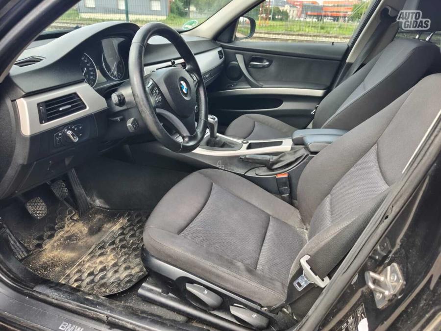 Black BMW 318 2009 in Siauliai, with an engine capacity of 2.00 L and mileage of 261 thousand km for 2950 €, photo 11 on AUTOMOTO.COM.LV