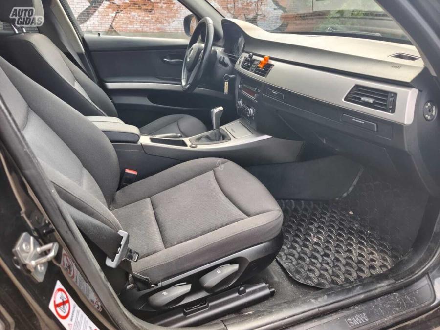 Black BMW 318 2009 in Siauliai, with an engine capacity of 2.00 L and mileage of 261 thousand km for 2950 €, photo 12 on AUTOMOTO.COM.LV