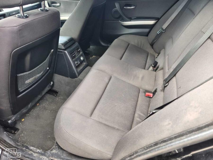 Black BMW 318 2009 in Siauliai, with an engine capacity of 2.00 L and mileage of 261 thousand km for 2950 €, photo 13 on AUTOMOTO.COM.LV