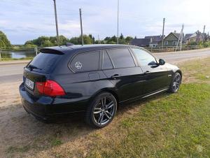 Black BMW 318 2009 in Kaunas, with an engine capacity of 1.80 L and mileage of 280 thousand km for 3800 €, photo 7 on AUTOMOTO.COM.LV