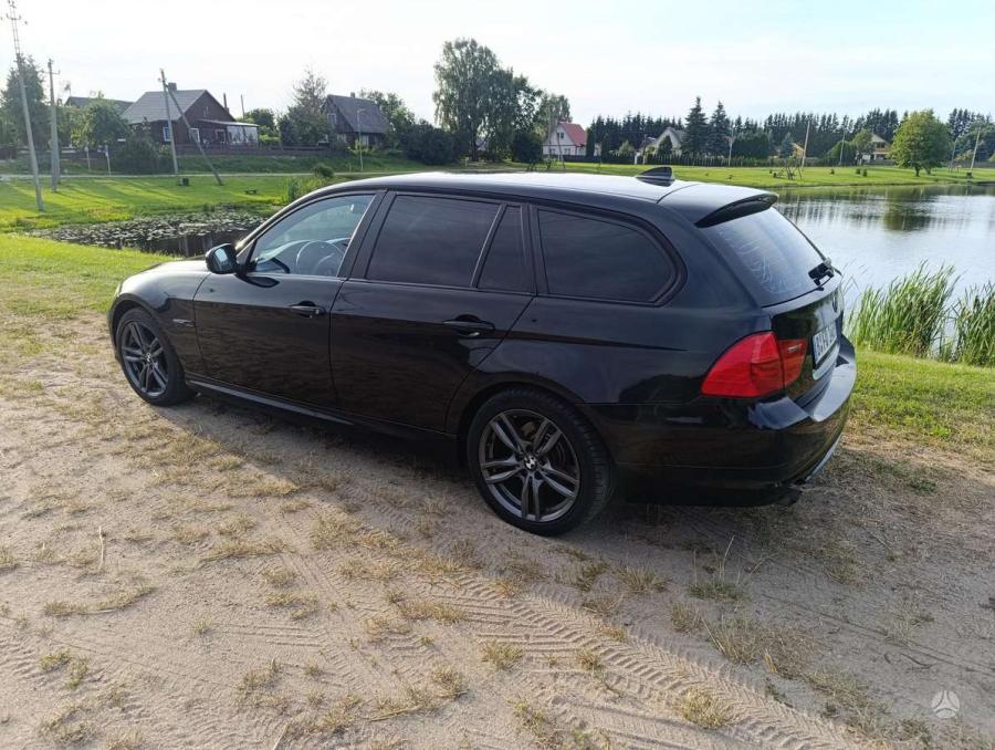 Black BMW 318 2009 in Kaunas, with an engine capacity of 1.80 L and mileage of 280 thousand km for 3800 €, photo 9 on AUTOMOTO.COM.LV