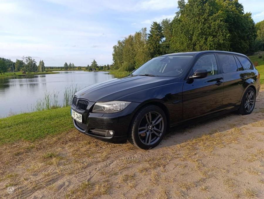 Black BMW 318 2009 in Kaunas, with an engine capacity of 1.80 L and mileage of 280 thousand km for 3800 €, photo 10 on AUTOMOTO.COM.LV