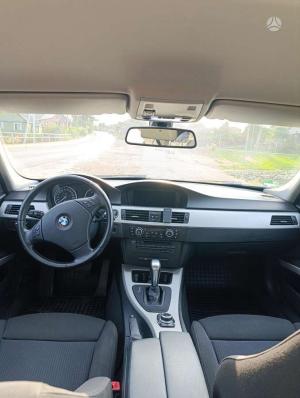 Black BMW 318 2009 in Kaunas, with an engine capacity of 1.80 L and mileage of 280 thousand km for 3800 €, photo 11 on AUTOMOTO.COM.LV