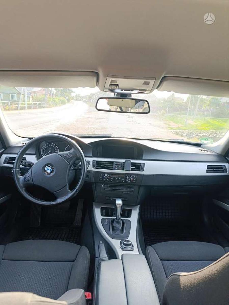 Black BMW 318 2009 in Kaunas, with an engine capacity of 2.00 L and mileage of 280 thousand km for 3800 €, photo 11 on AUTOMOTO.COM.LV