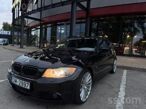 Black BMW 318 2009 in Riga, with an engine capacity of 2.00 L and mileage of 285 thousand km for 5950 €, photo 3 on AUTOMOTO.COM.LV