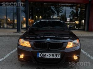 Black BMW 318 2009 in Riga, with an engine capacity of 2.00 L and mileage of 285 thousand km for 5950 €, photo 4 on AUTOMOTO.COM.LV