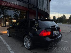 Black BMW 318 2009 in Riga, with an engine capacity of 2.00 L and mileage of 285 thousand km for 5950 €, photo 7 on AUTOMOTO.COM.LV