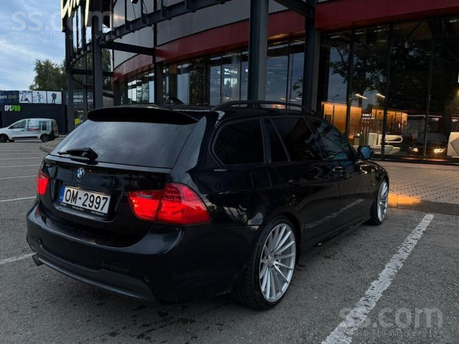 Black BMW 318 2009 in Riga, with an engine capacity of 2.00 L and mileage of 285 thousand km for 5950 €, photo 8 on AUTOMOTO.COM.LV