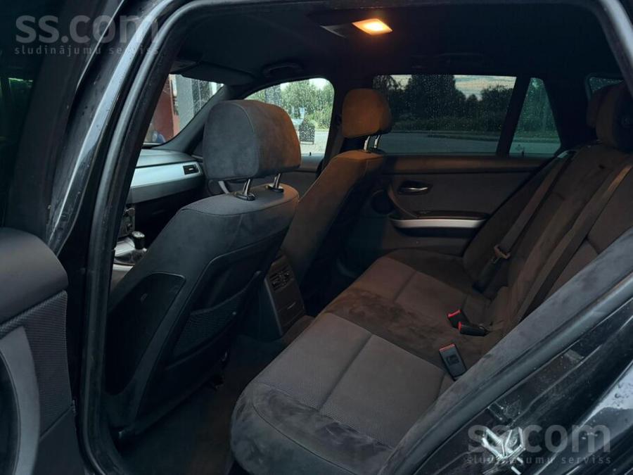 Black BMW 318 2009 in Riga, with an engine capacity of 2.00 L and mileage of 285 thousand km for 5950 €, photo 11 on AUTOMOTO.COM.LV