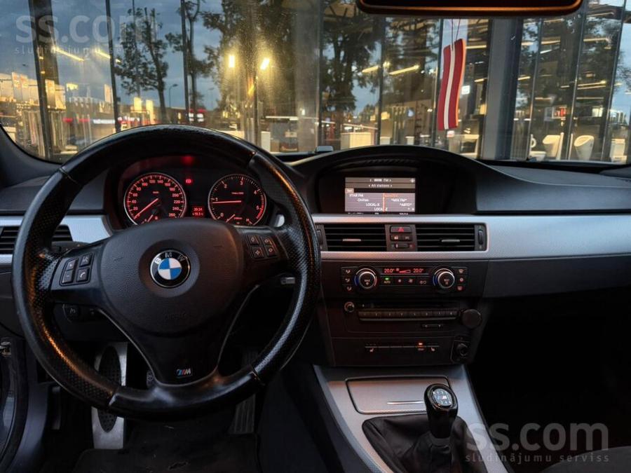 Black BMW 318 2009 in Riga, with an engine capacity of 2.00 L and mileage of 285 thousand km for 5950 €, photo 13 on AUTOMOTO.COM.LV