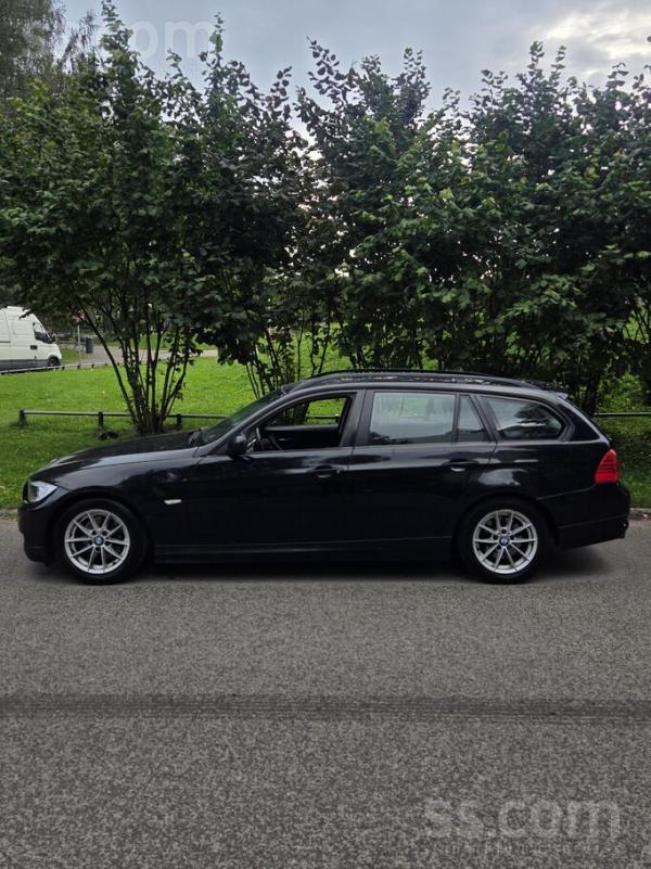 Black BMW 318 2009 in Riga, with an engine capacity of 2.00 L and mileage of 477 thousand km for 2600 €, photo 4 on AUTOMOTO.COM.LV