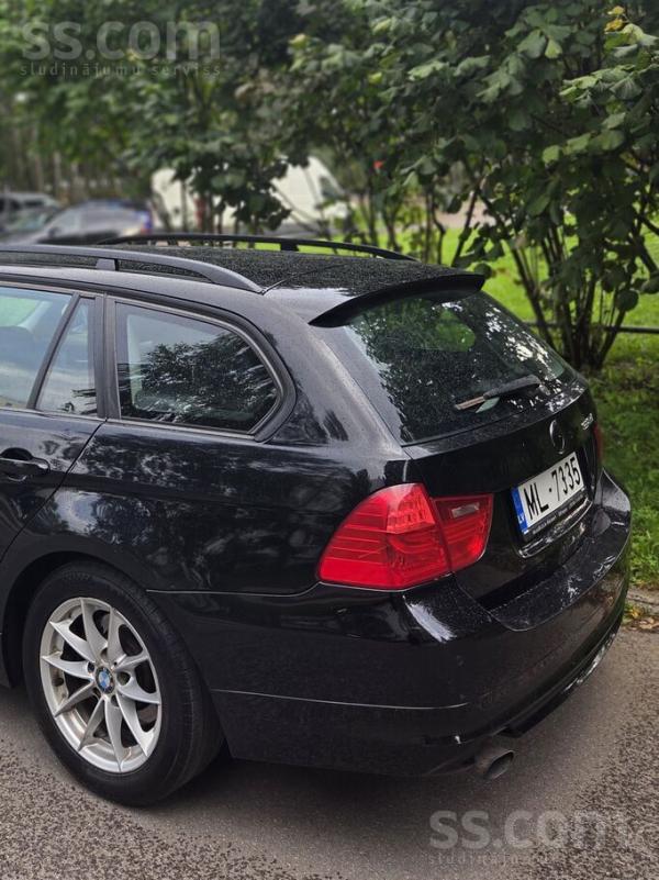 Black BMW 318 2009 in Riga, with an engine capacity of 2.00 L and mileage of 477 thousand km for 2600 €, photo 5 on AUTOMOTO.COM.LV