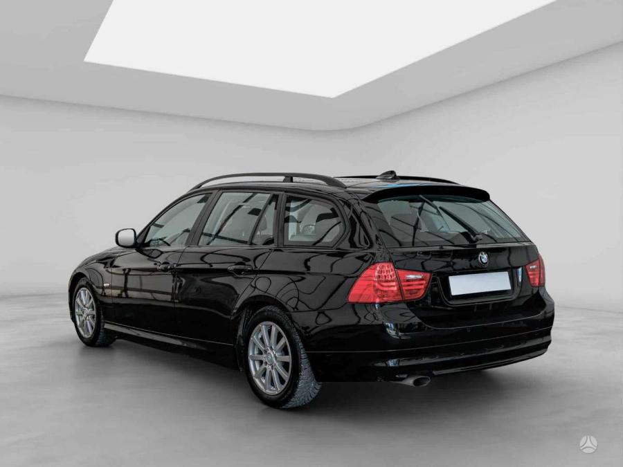Black BMW 318 2009 in Kaunas, with an engine capacity of 2.00 L and mileage of 261 thousand km for 4990 €, photo 3 on AUTOMOTO.COM.LV